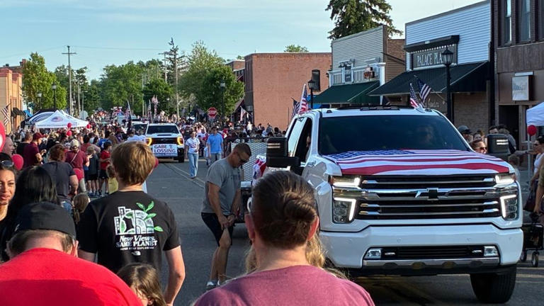 Parade kicks off Davison Festival of Flags