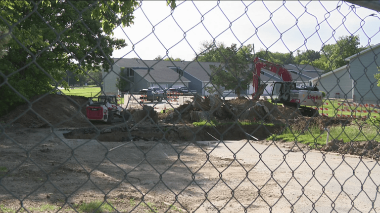 Sinkhole repair appears to begin at Urbandale apartments after months ...