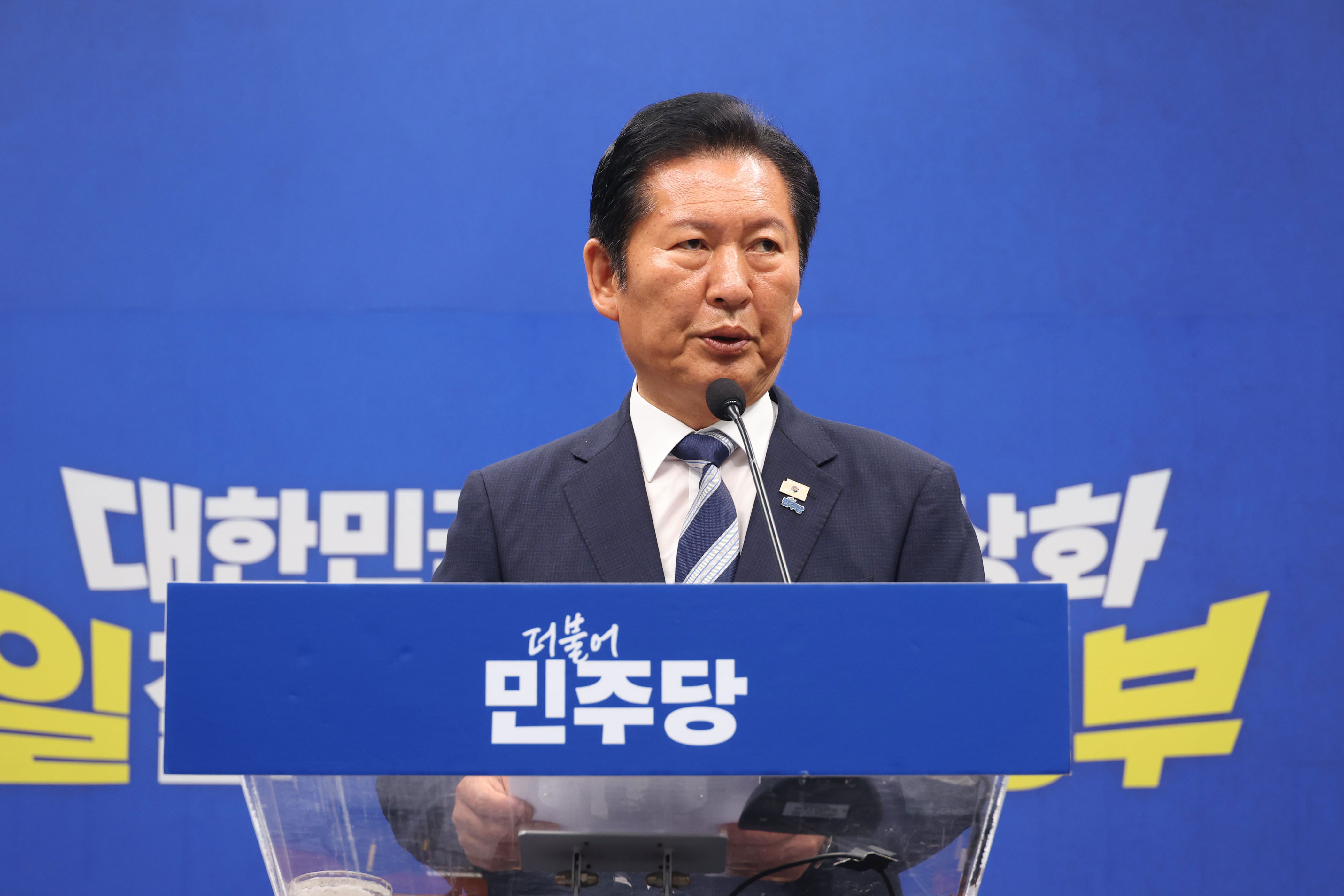 Democratic Party leader thanks voters, laments Seoul loss