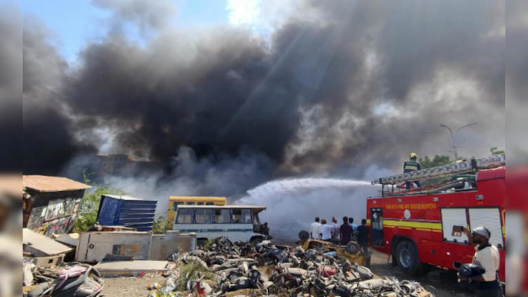 Massive fire at Chennai dumpyard, thick smoke engulfs surrounding areas