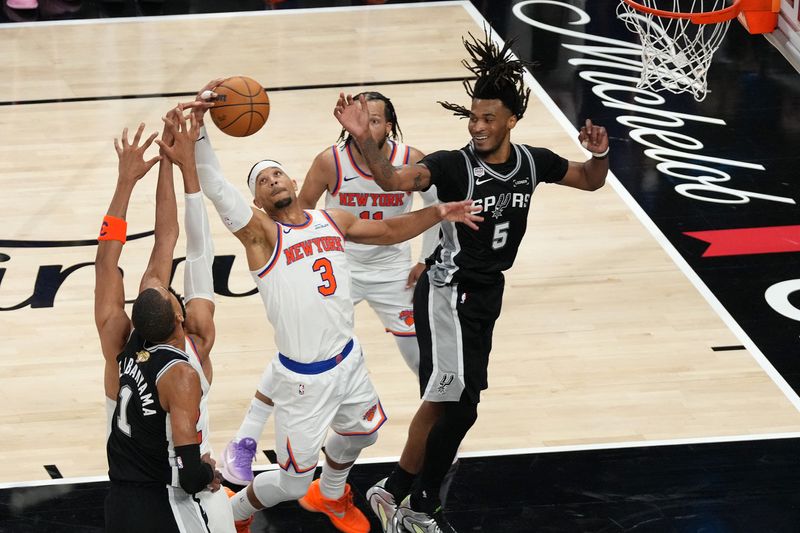 Spurs own worst enemy late in Game 1 loss to Knicks
