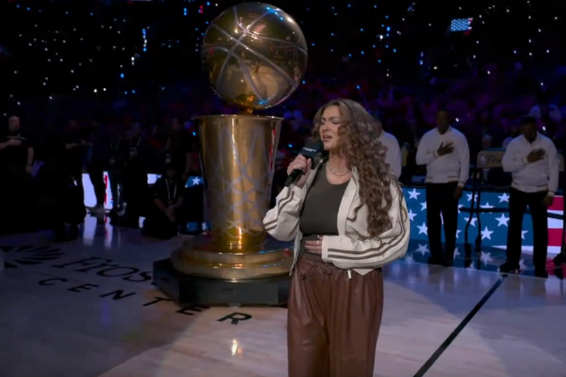 'Obnoxious' Knicks fans attempt to start chant during national anthem ...