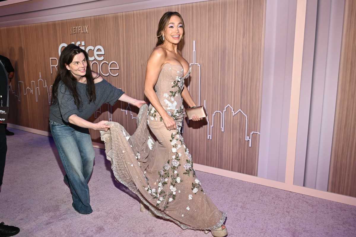 'Not dating': Jennifer Lopez denies Brett Goldstein romance rumors amid ...