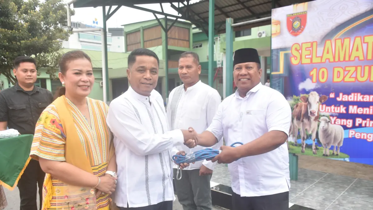 Korem 091/ASN sembelih 16 hewan kurban, daging dibagikan ke warga dan ...