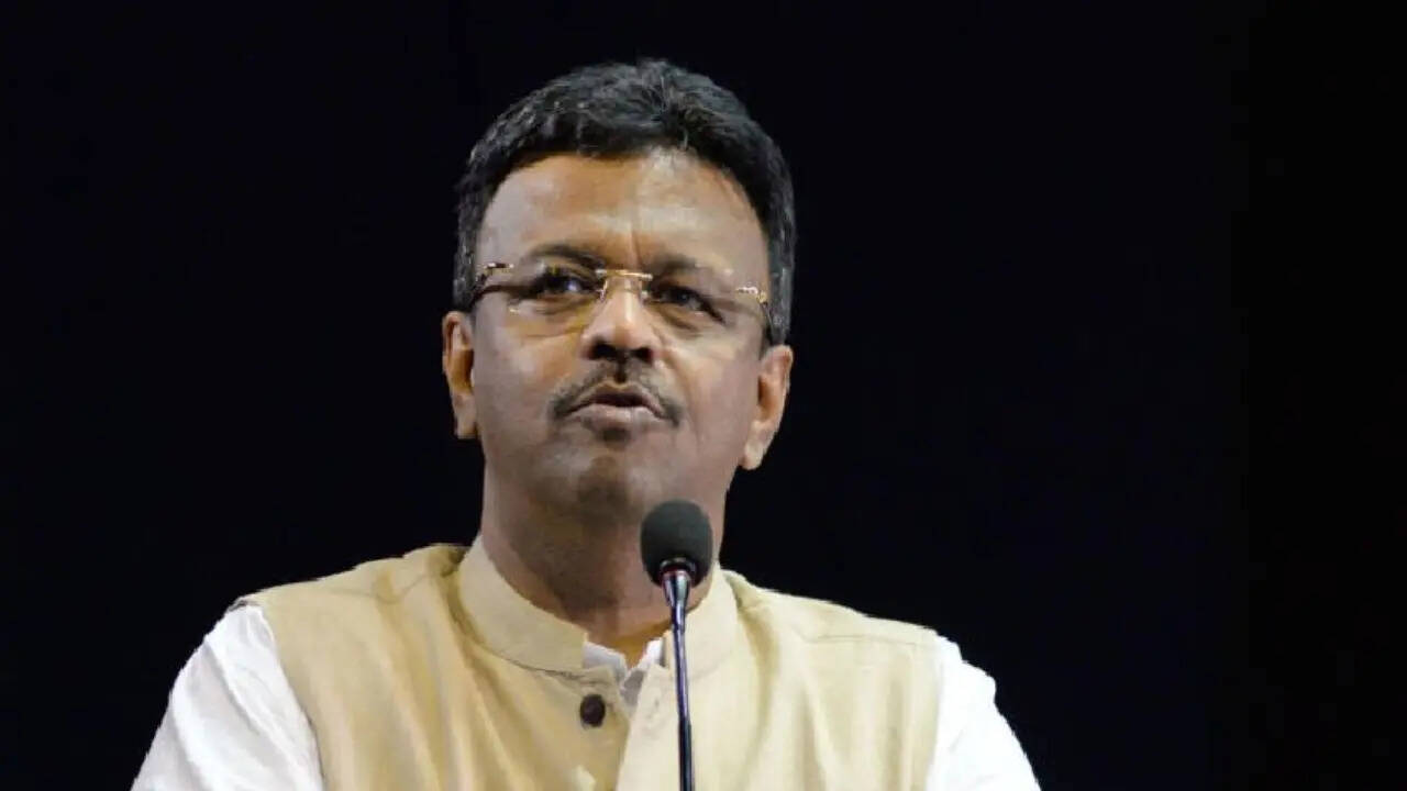 'Suffocated' Firhad Hakim likely to quit as Kolkata mayor