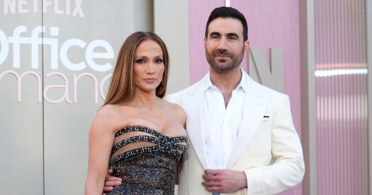 'Not dating': Jennifer Lopez denies Brett Goldstein romance rumors amid ...