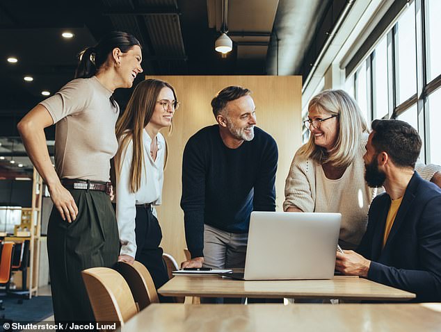 Australia urged to adopt three-day working week as AI rapidly reshapes jobs