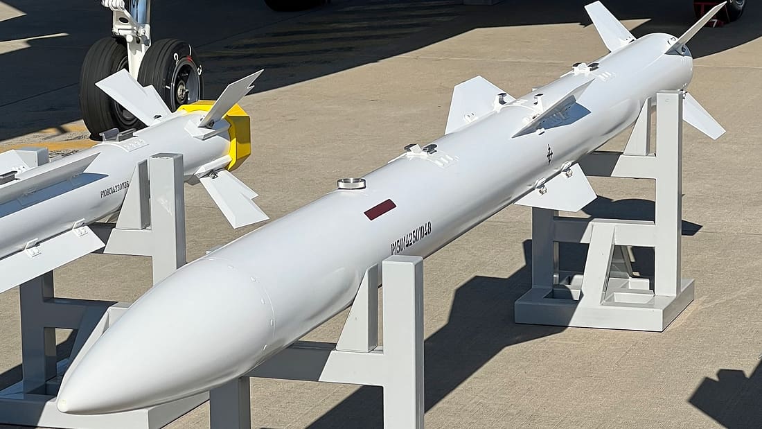 Leak von Präsentation zur PL-16: Entwickelt China eine neue Luft-Luft ...