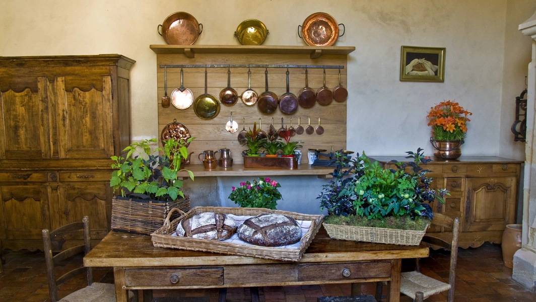 13 elements of French country kitchen design