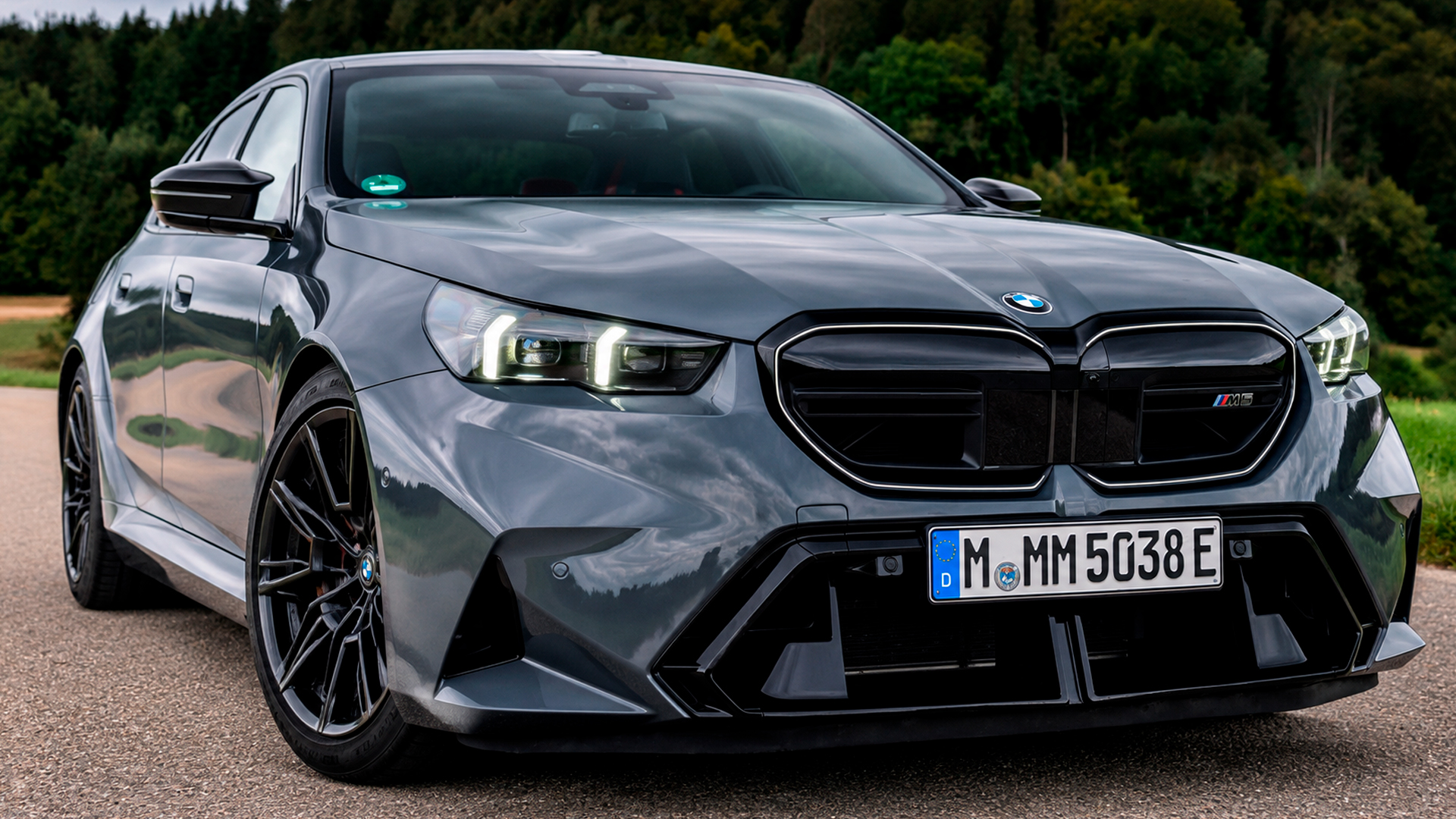 BMW M5 at 194mph, can it stay composed?