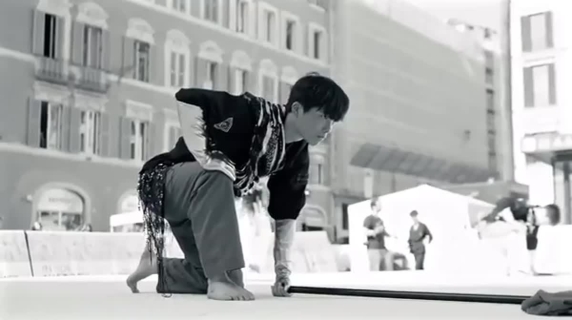 Il taekwondo freestyle incanta piazza di Spagna: ecco lo show del Ciao ...