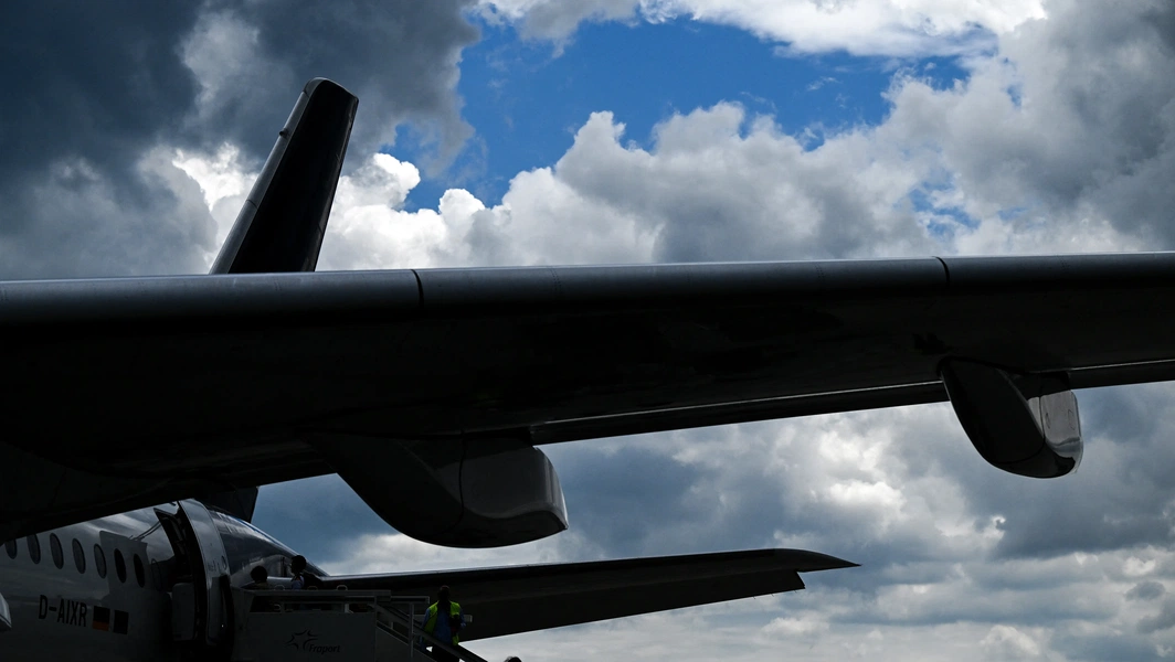 20 common airplane etiquette mistakes to avoid