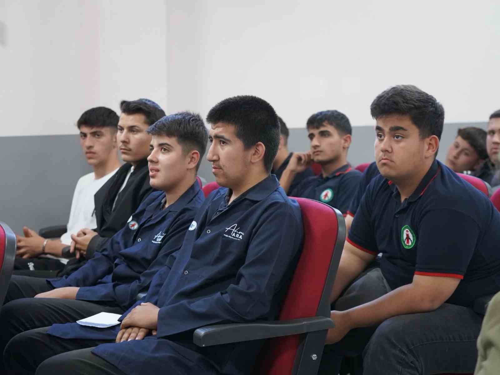 Lise öğrencileri MUSKİ sınıfı eğitiminin ilk etabını tamamladı