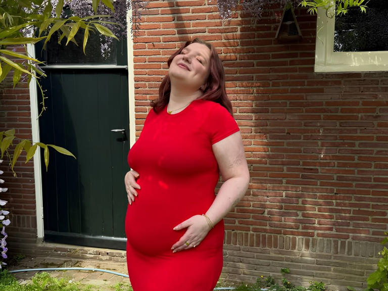 Roze of blauwe muisjes? Vera Camilla verklapt het geslacht van haar baby