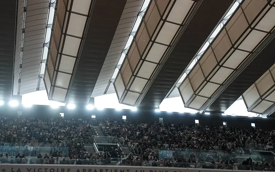 McEnroe criticises Roland Garros over delayed roof closure in windy match
