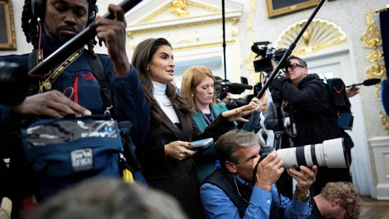 Beyaz Saray’da Trump-CNN gerilimi: Soru soran kadın gazeteciyi azarladı