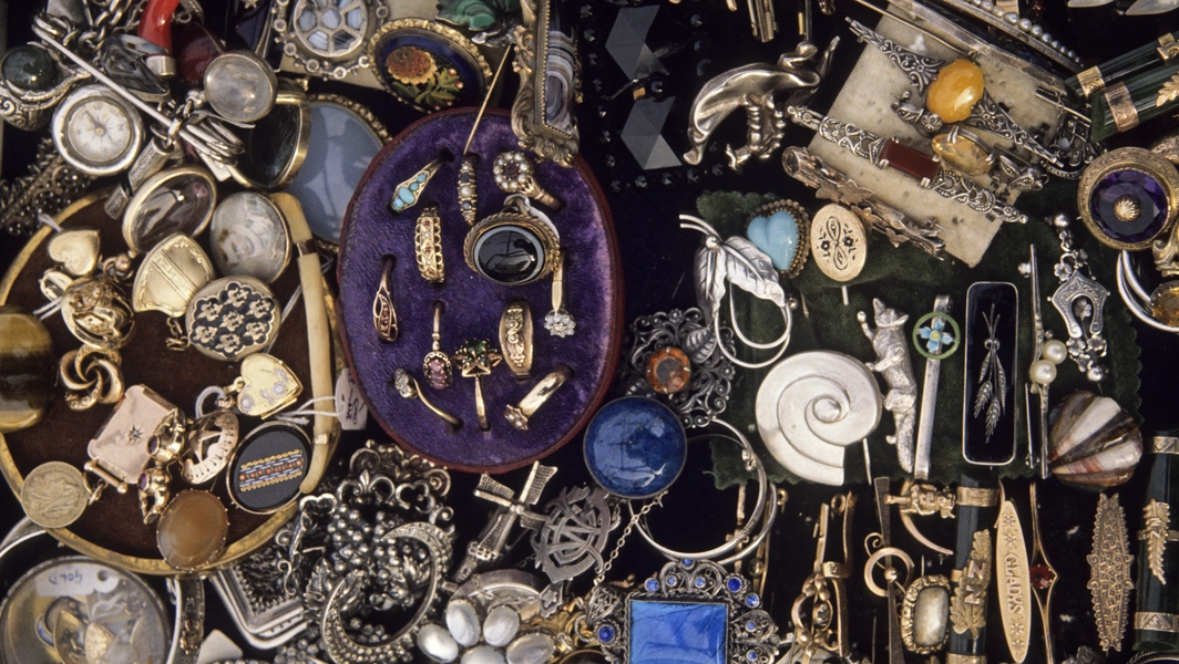 Understanding and valuing vintage jewelry