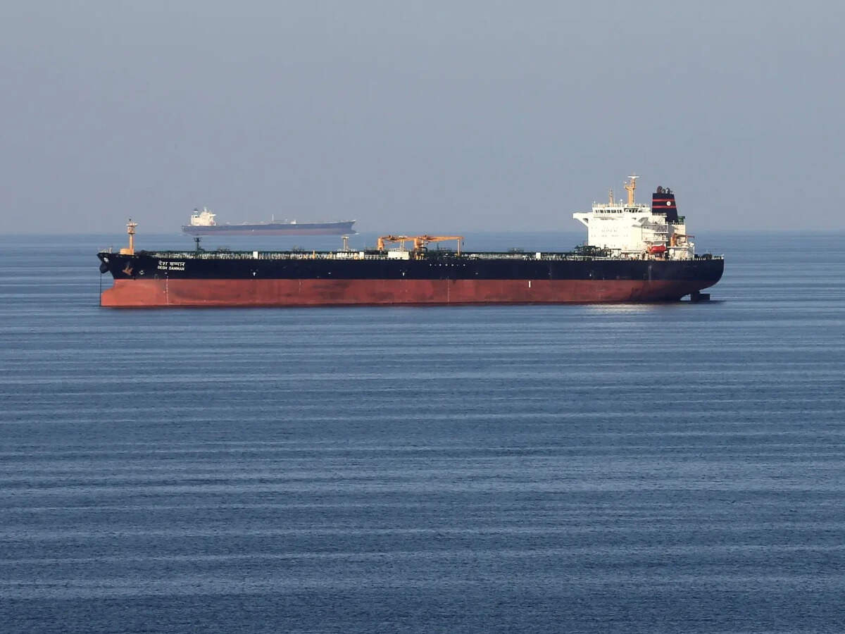 More oil escapes Hormuz, keeping traders guessing