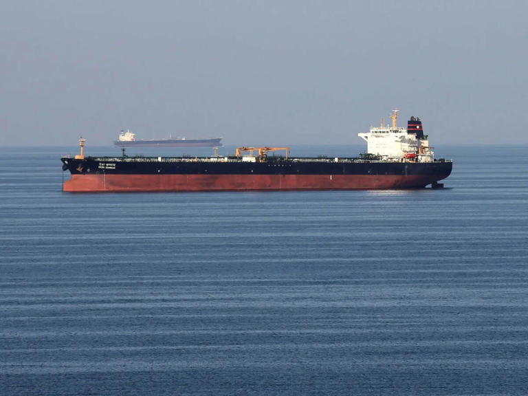 More oil escapes Hormuz, keeping traders guessing