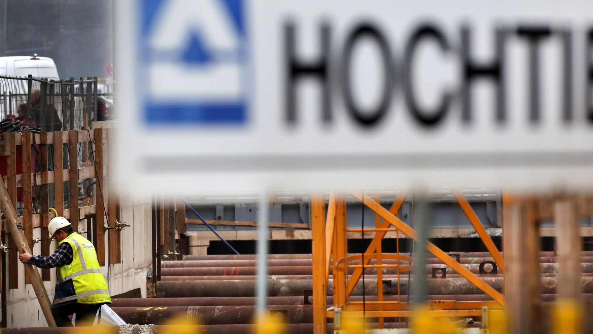 Dax: Hochtief steigt in Leitindex auf, Porsche SE muss Platz räumen