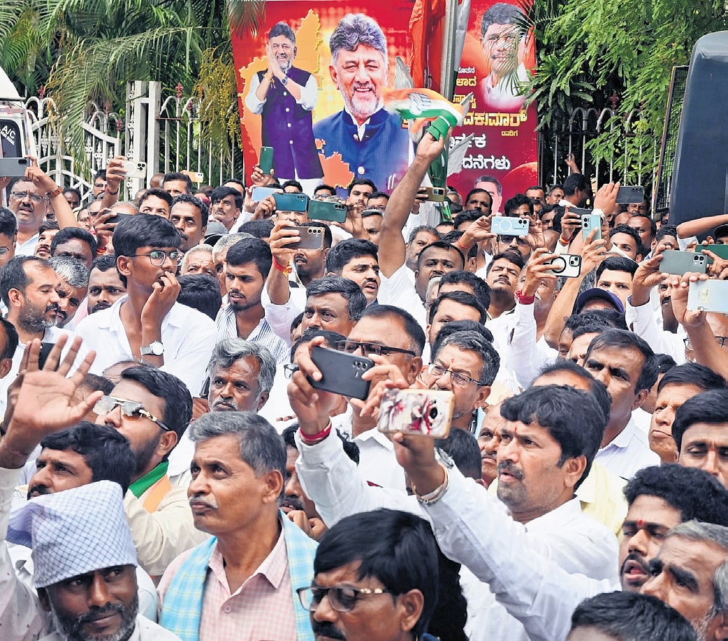 Karnataka Lok Bhavan chock-a-block on DKS’ oath-taking day
