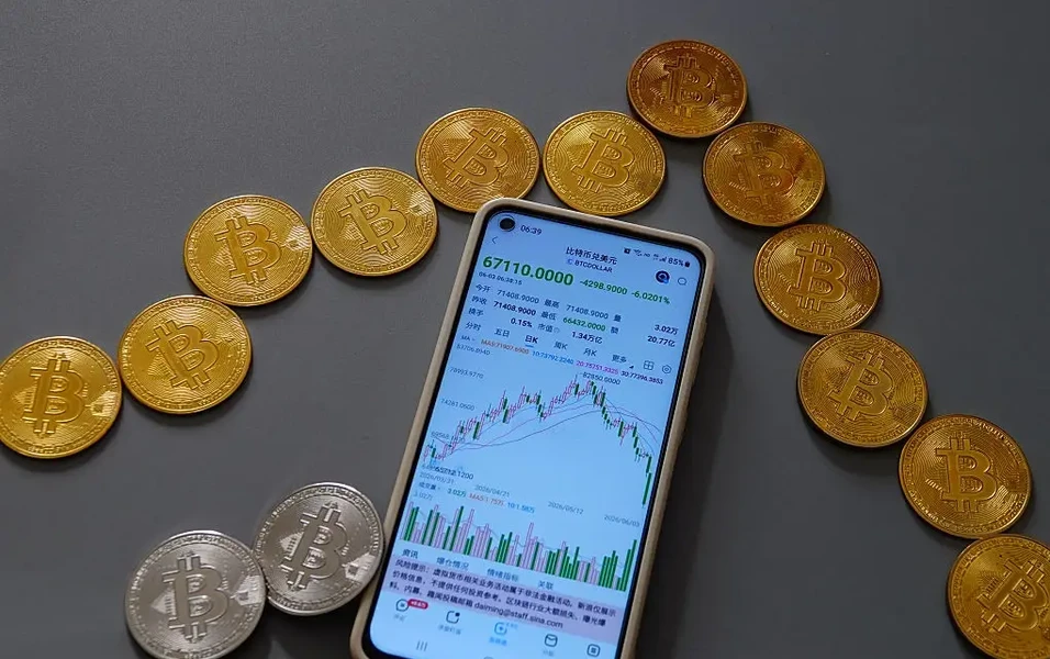 Bitcoin ETFs see $519M outflow as altcoins gain inflows