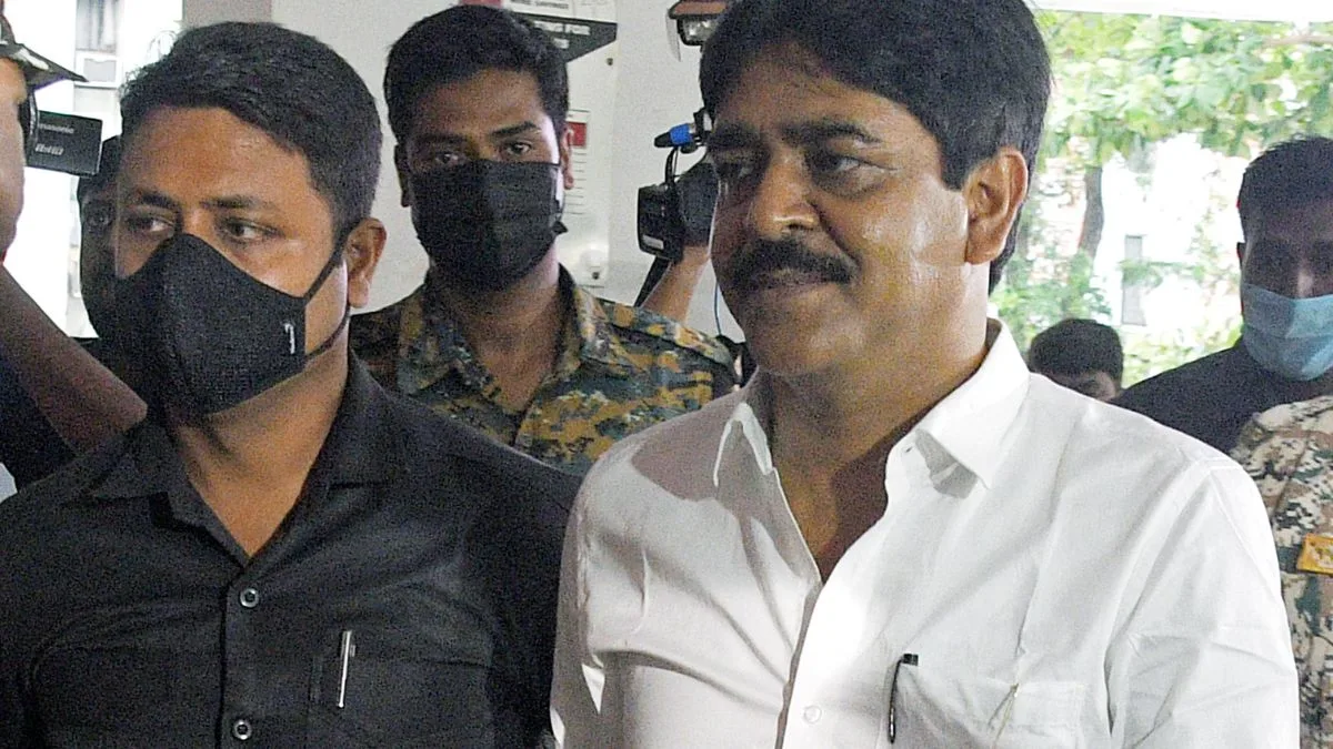 NIA raids ex-TMC MLA Saokat Molla's residence in South Bamunia blast ...