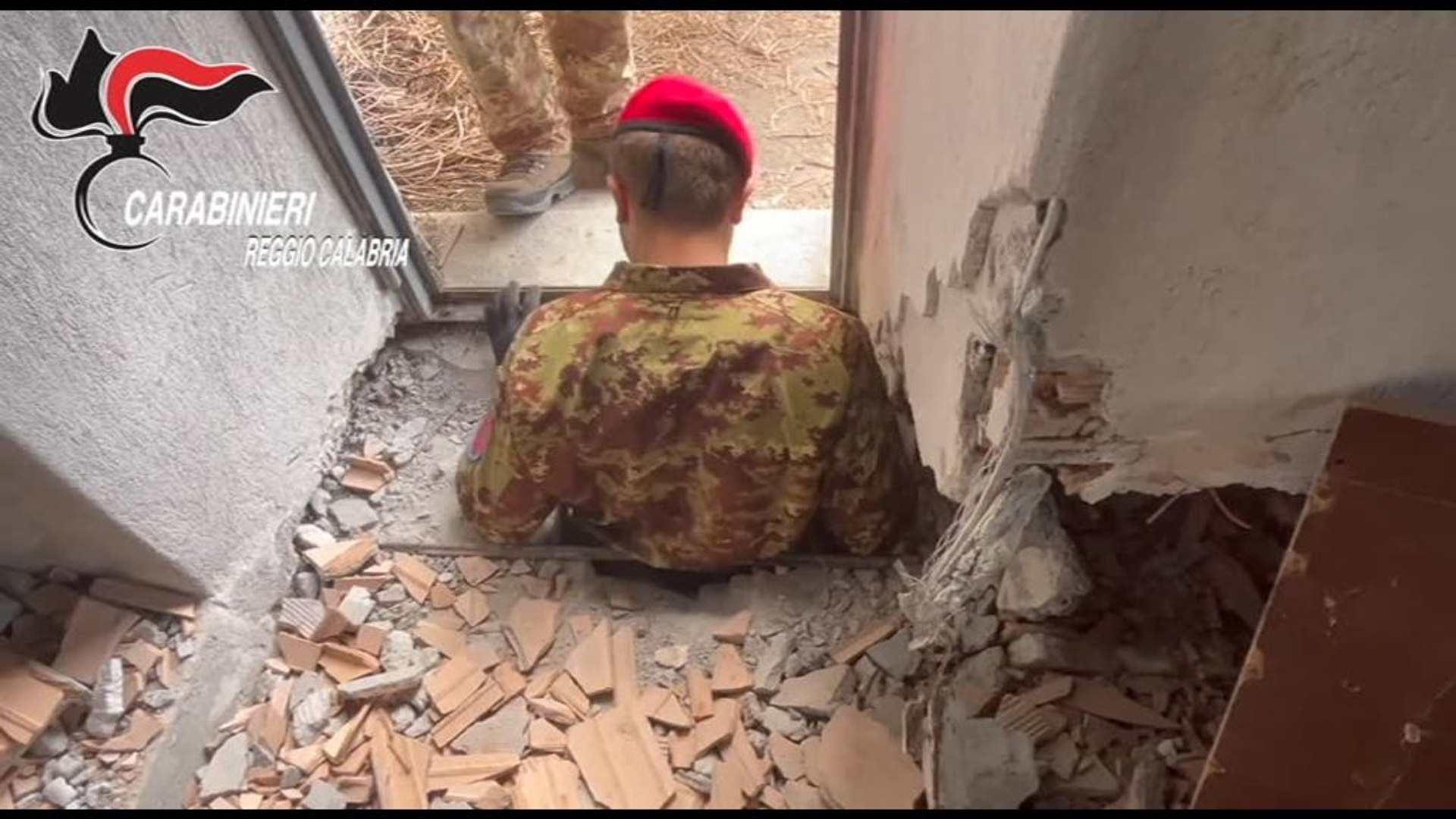 Reggio Calabria, scoperto un bunker con cunicoli e camera di fuga
