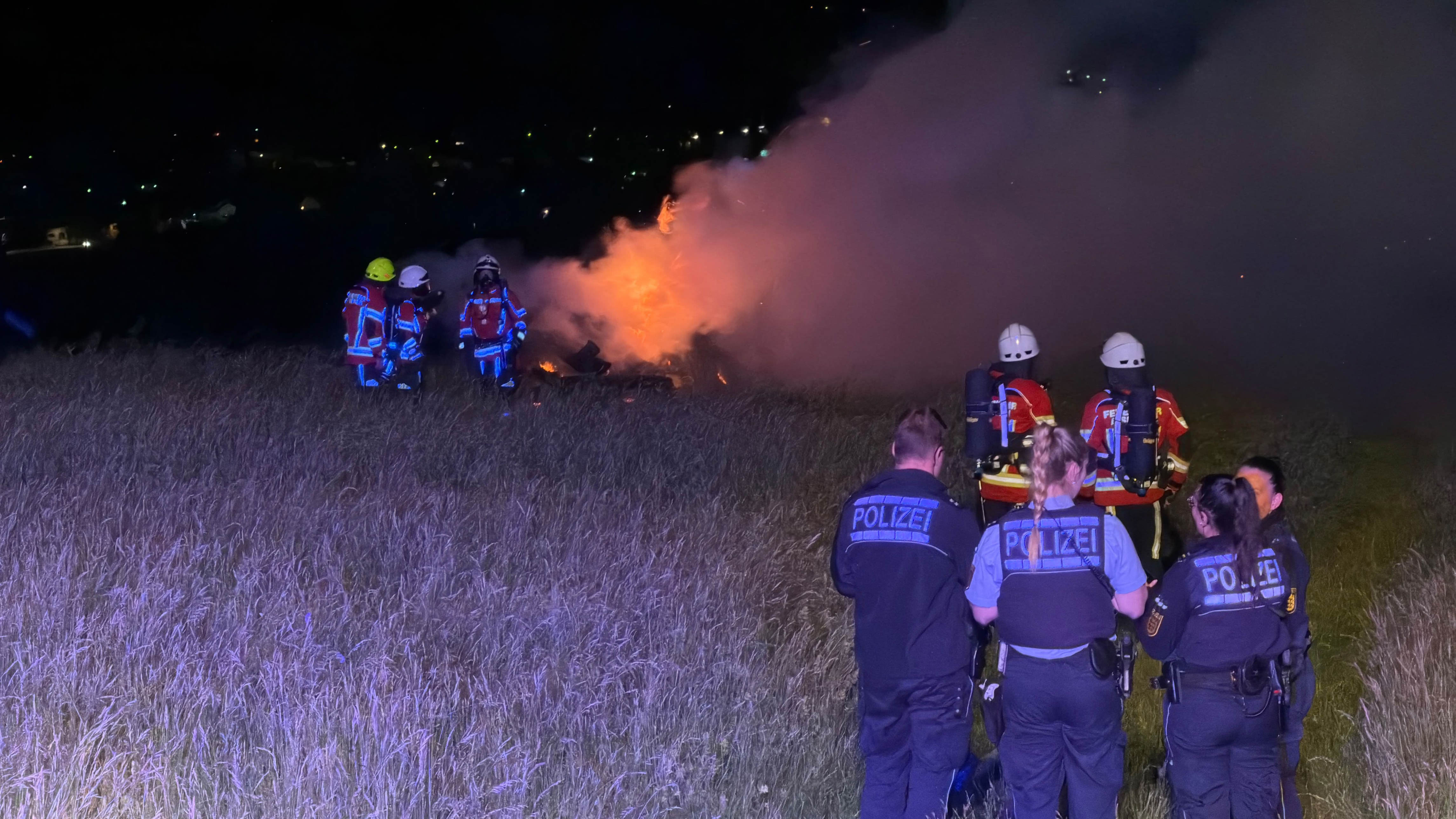 Großeinsatz der Feuerwehr: Flammen lodern im Wald bei Thanheim – wer ...