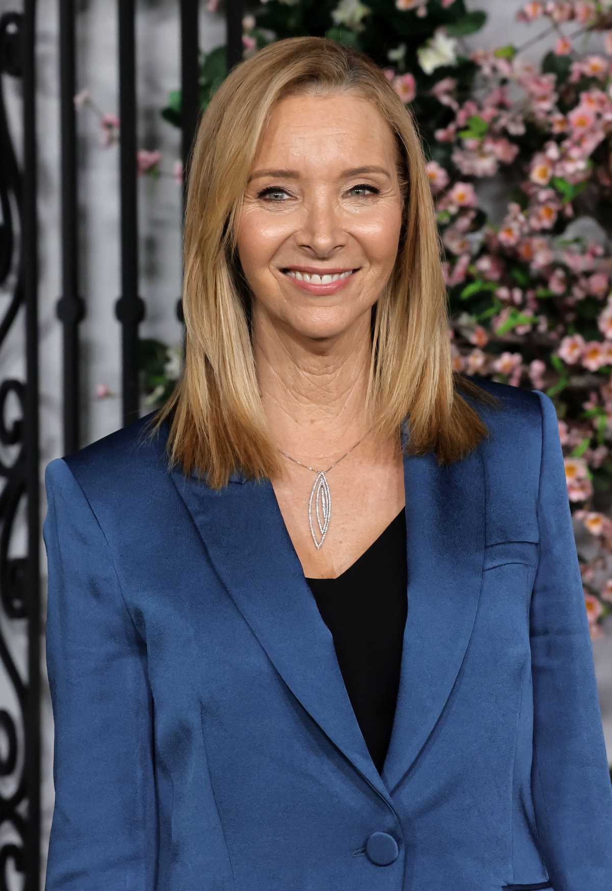 Jennifer Aniston and Lisa Kudrow tease new project with former 'Friends ...