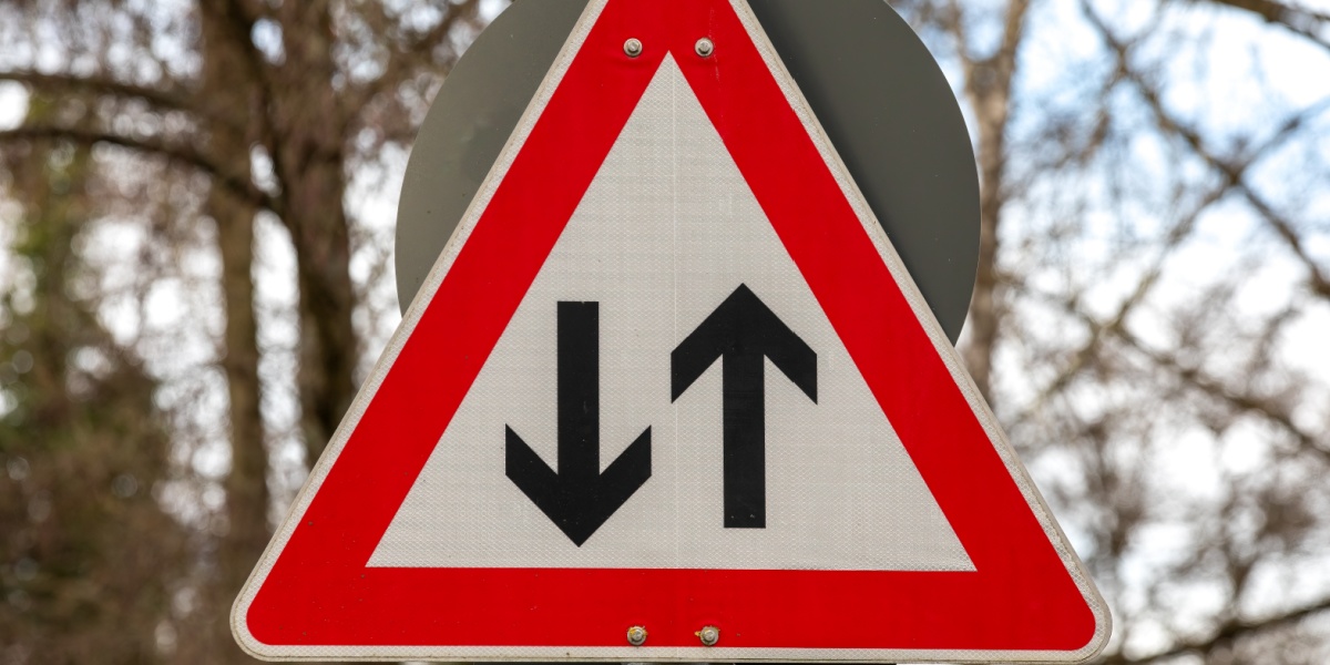 Dette trafikkskiltet forvirrer mange bilister – vet du hva det betyr?