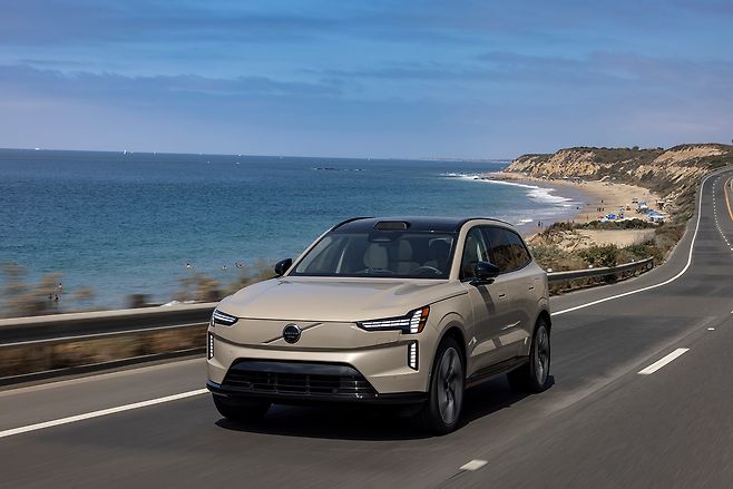 Minivans lost. Now the rich want a three-row EV — and Lexus and Volvo ...