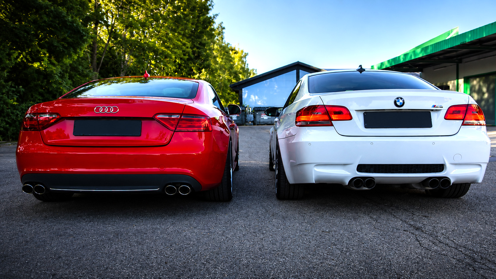 Audi S5 faces BMW M3 E92 in a German coupe sound battle