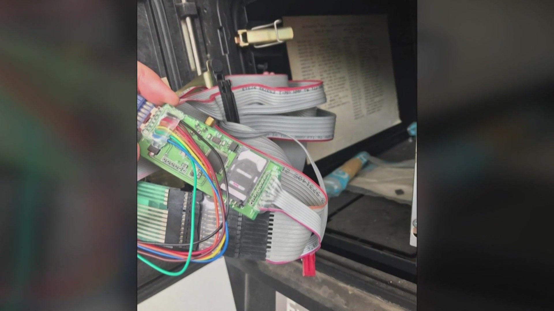 How do you spot card skimmers at the pump? Albuquerque police offers tips