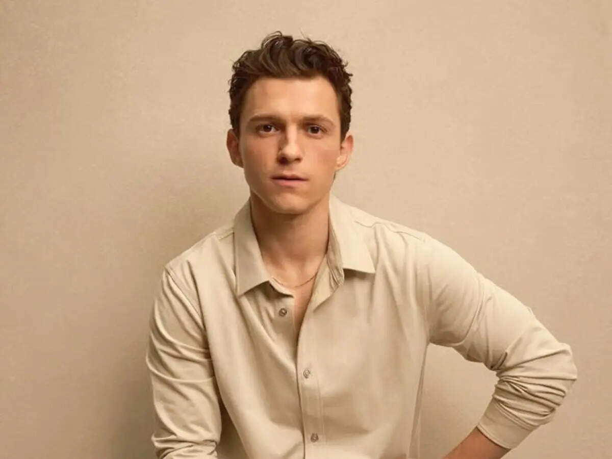 Marvel star Tom Holland opens up about dyslexia, 'petrifying' cue cards ...