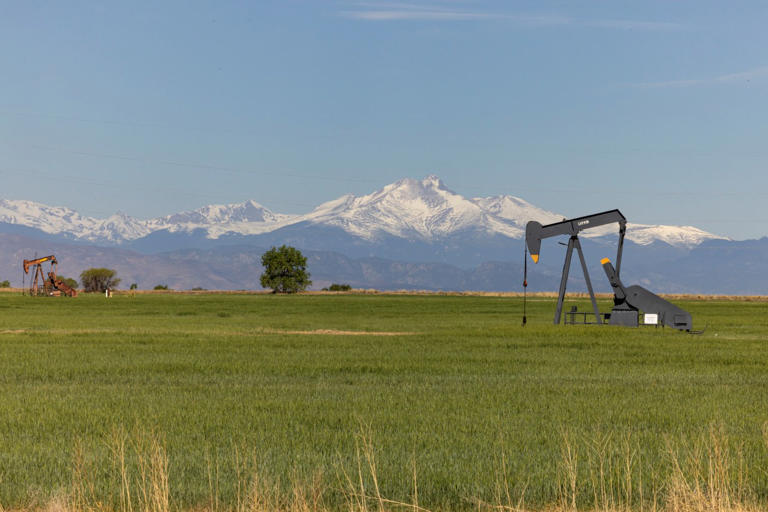 Oil futures retreat after 3-session winning streak