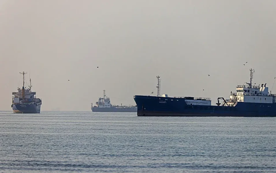 Trump threatens Oman over possible Iran shipping fee plan