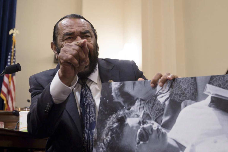 'Shut up!' Al Green erupts at DHS Secretary Markwayne Mullin during ...