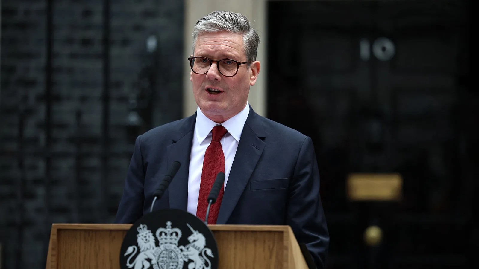 Keir Starmer steht vor einer Revolte, während Tausende Briten auf die ...
