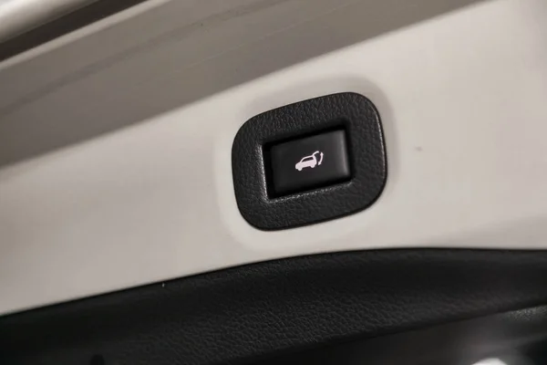 You're probably not using this power liftgate trick — until it's too late