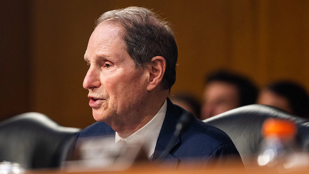 Democrats threaten to block FISA over Pulte appointment