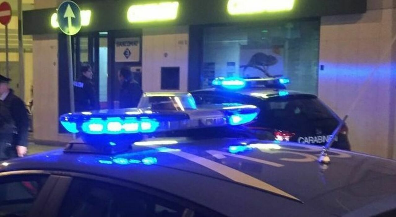 Ennesimo assalto, bancomat sotto tiro in Puglia: esplosione e chiodi a ...
