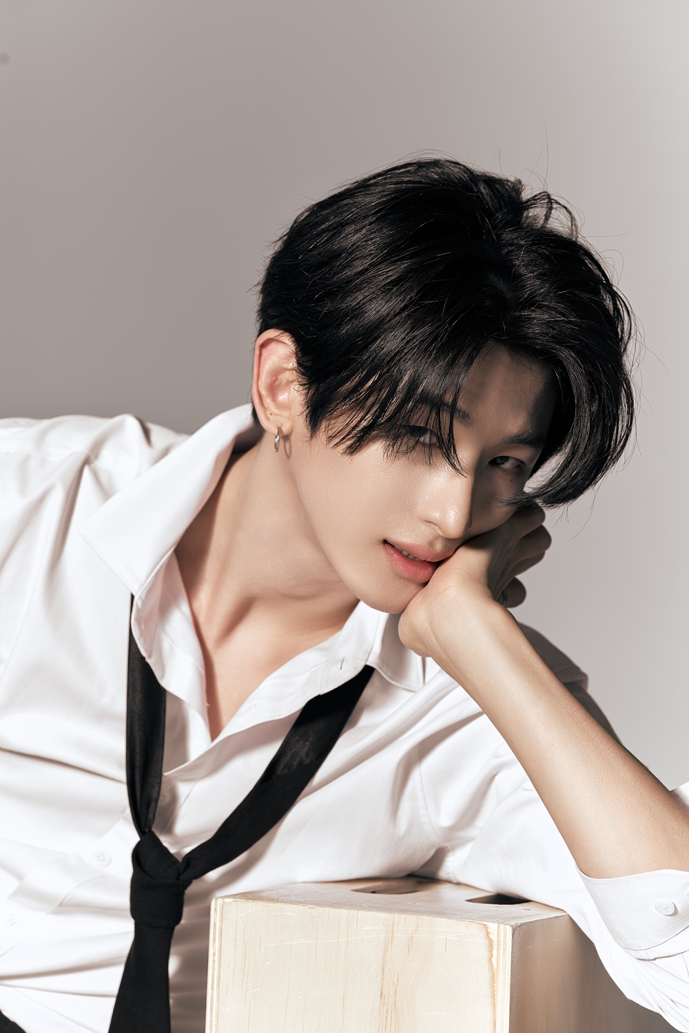 Fantasy Boys star Yu Junwon confirms new debut amid ongoing legal dispute