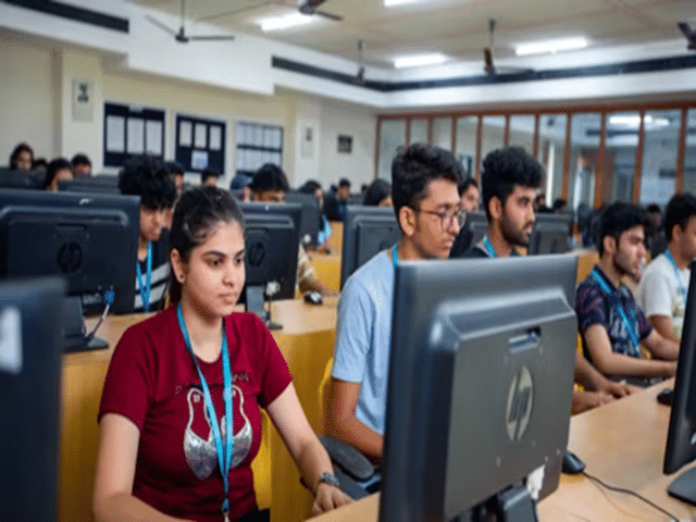 Career: Computer science or computer engineering—Which branch has a ...