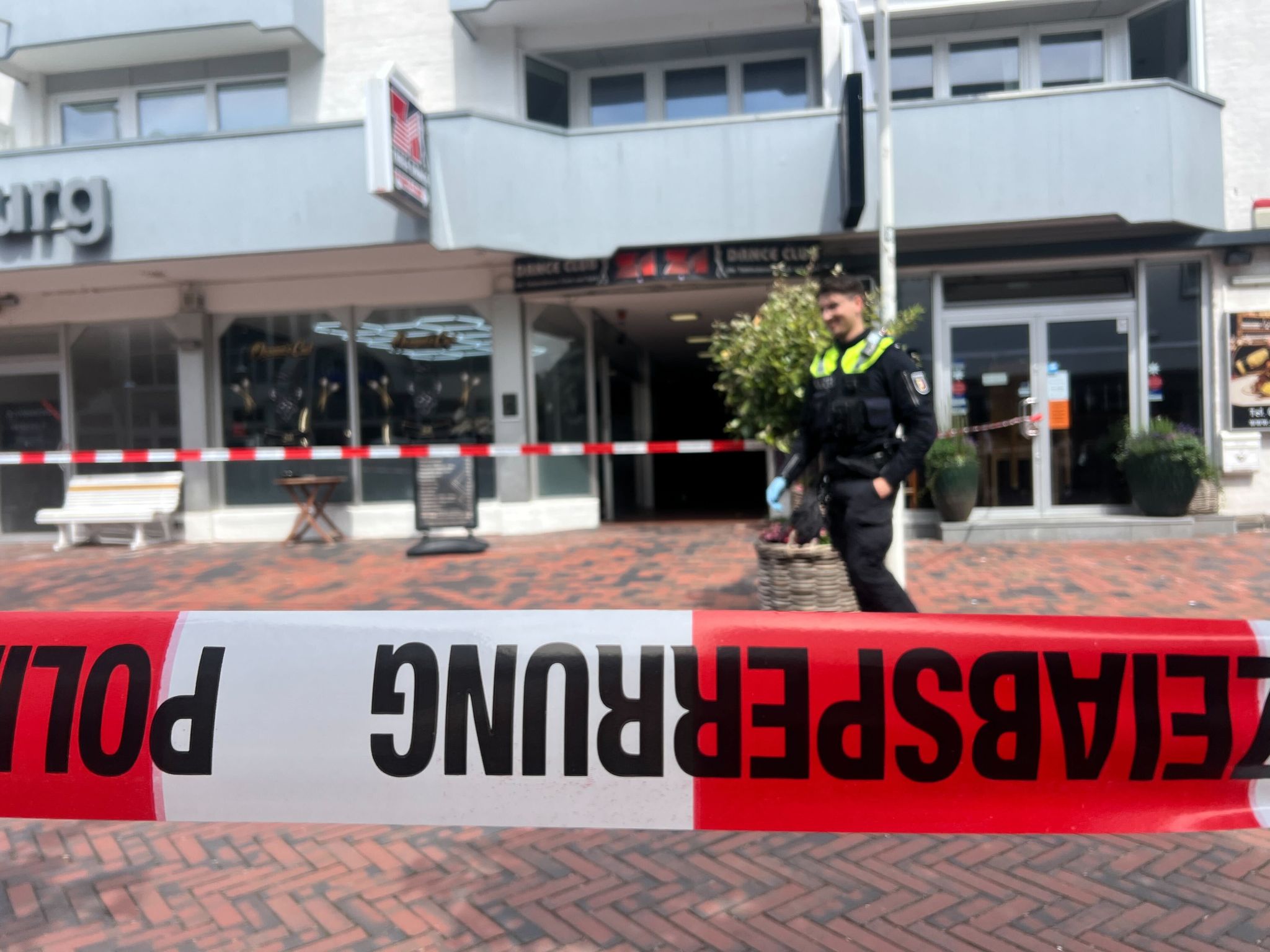Schüsse auf Barber-Shop - Überwachungsvideo ausgewertet