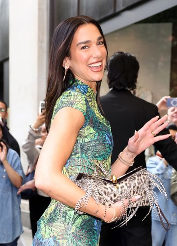 Dua Lipas „Hippie“-Maniküre wird der Nageltrend im Sommer 2026