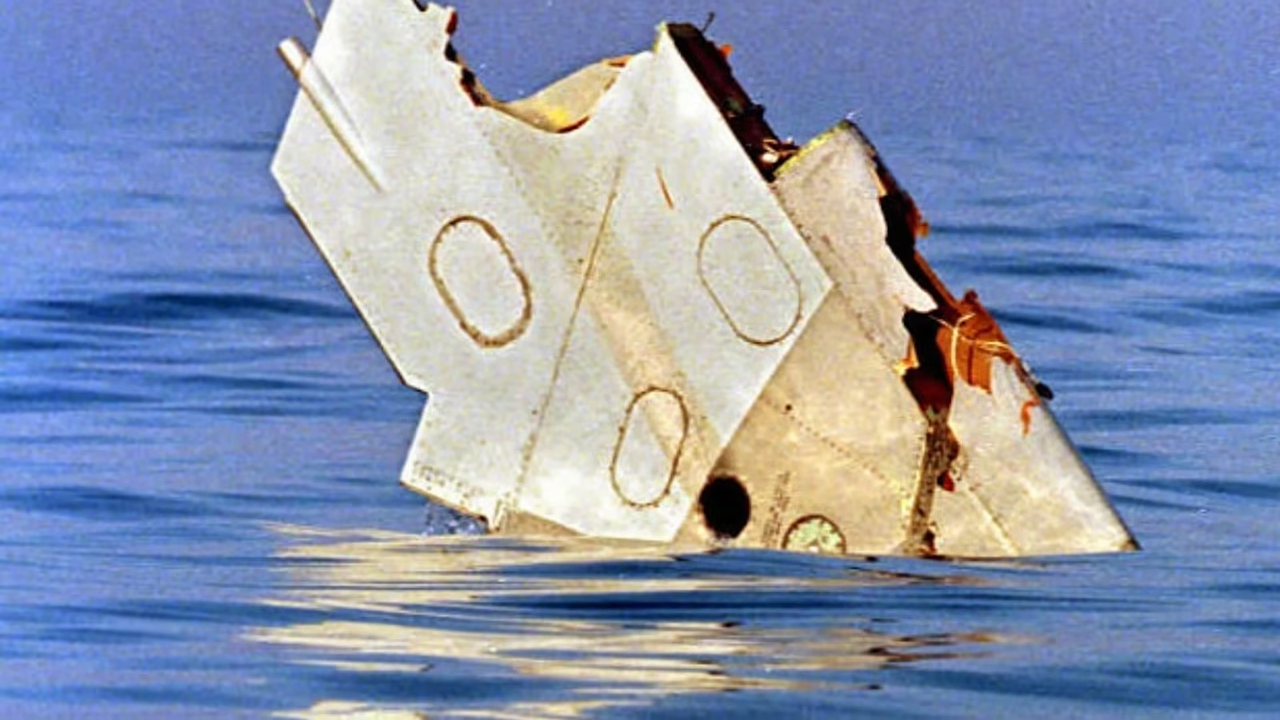 230 Seelen an Bord - dann explodiert die Boeing mitten über dem Atlantik