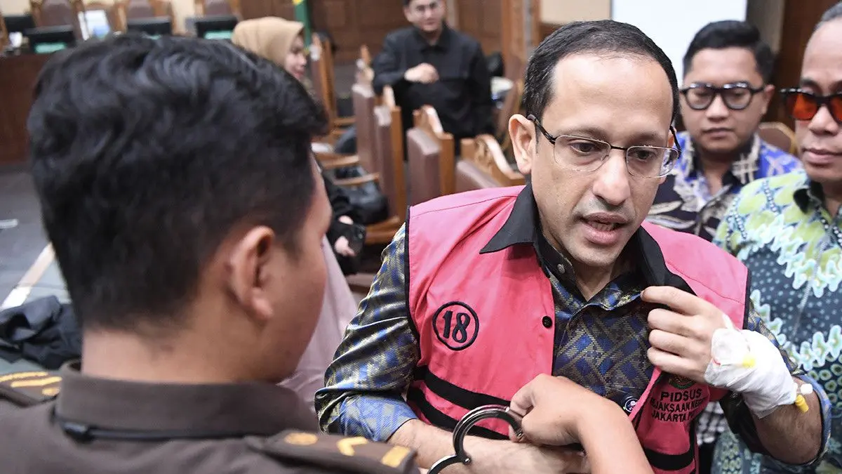 Nadiem Makarim hadiri sidang pakai infus, hakim putuskan pemeriksaan ...
