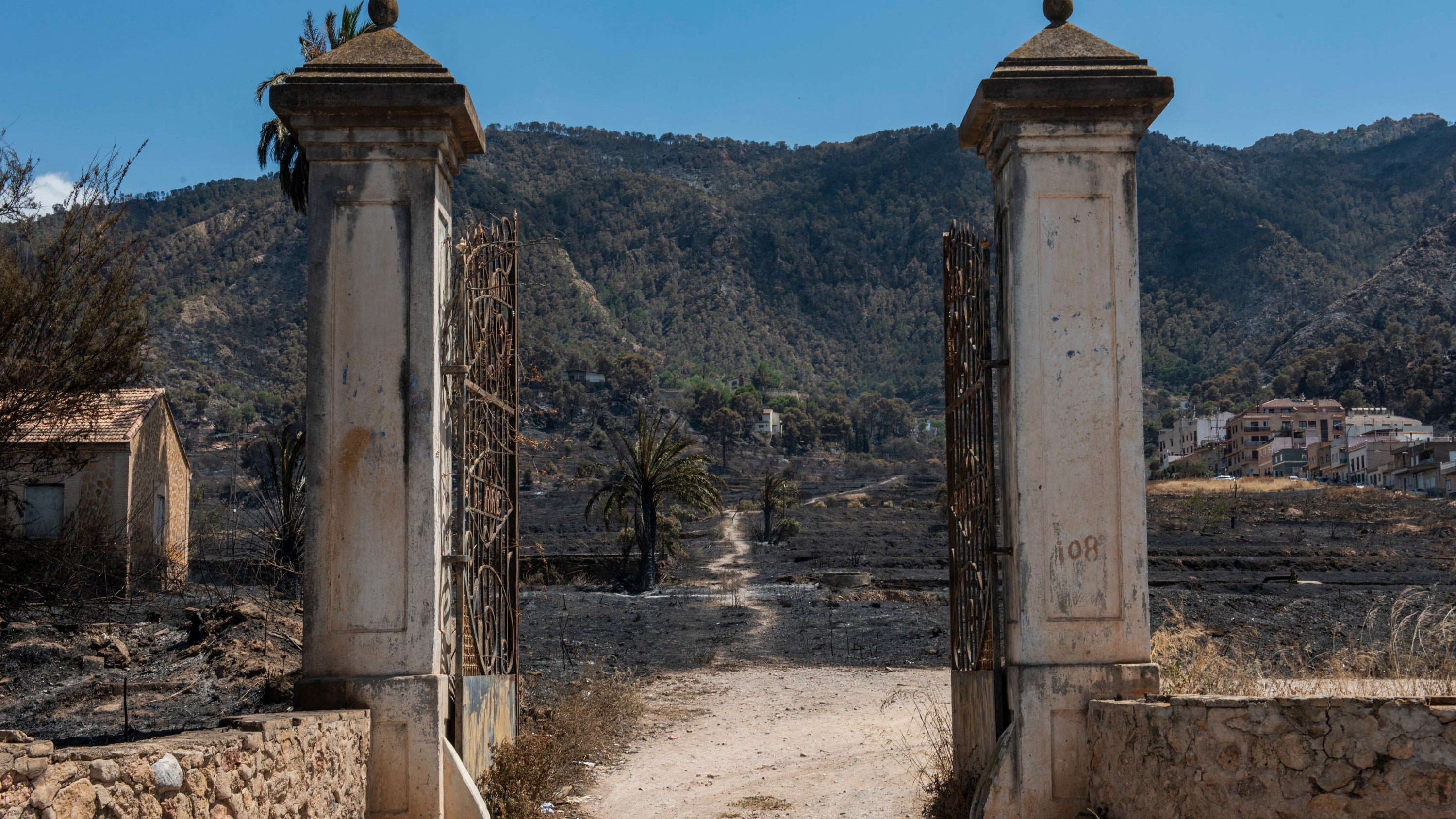 La UME se retira del incendio de Los Garres (Murcia) ante su evolución ...