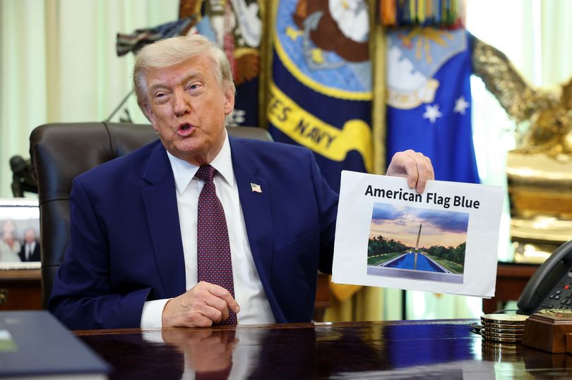 Jimmy Kimmel wants to see Donald Trump strip to his speedos as he ...
